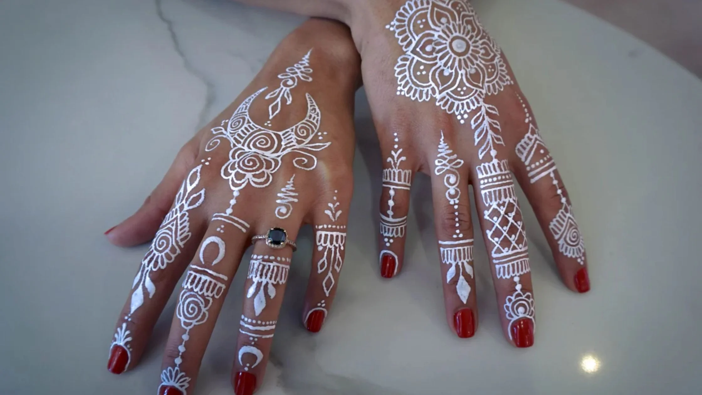 Exploring the Art of White Henna: A Modern Twist to Tradition